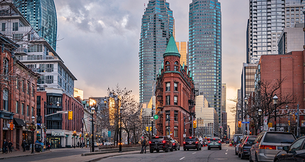 An Insider’s Guide to the Best Business Travel Bars in Toronto